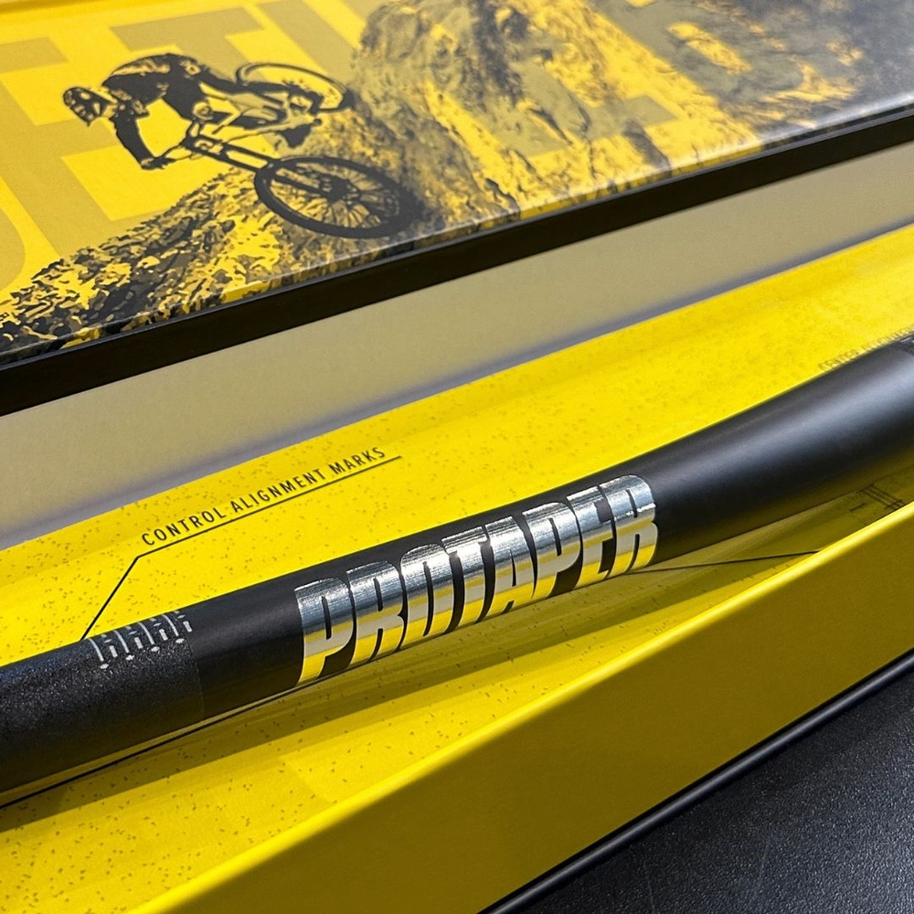 Guidão ProTaper Original XC Flat Carbono Hyperlite Preto e Cinza